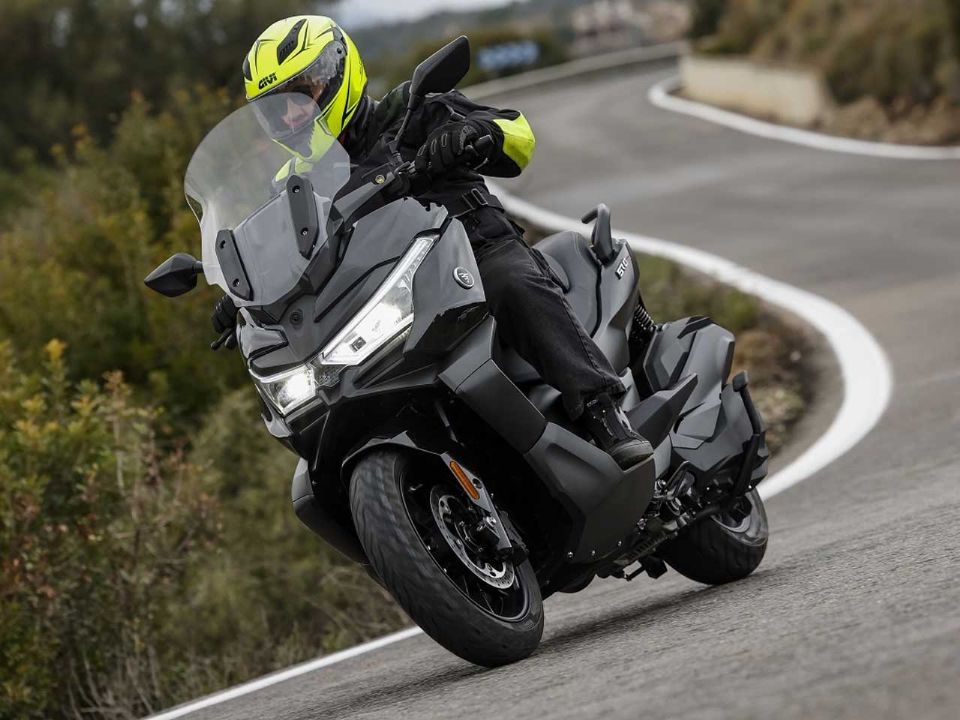 Voge SR4 MAX: conheça a scooter 'turismo' de 349 cc confirmada para o ...