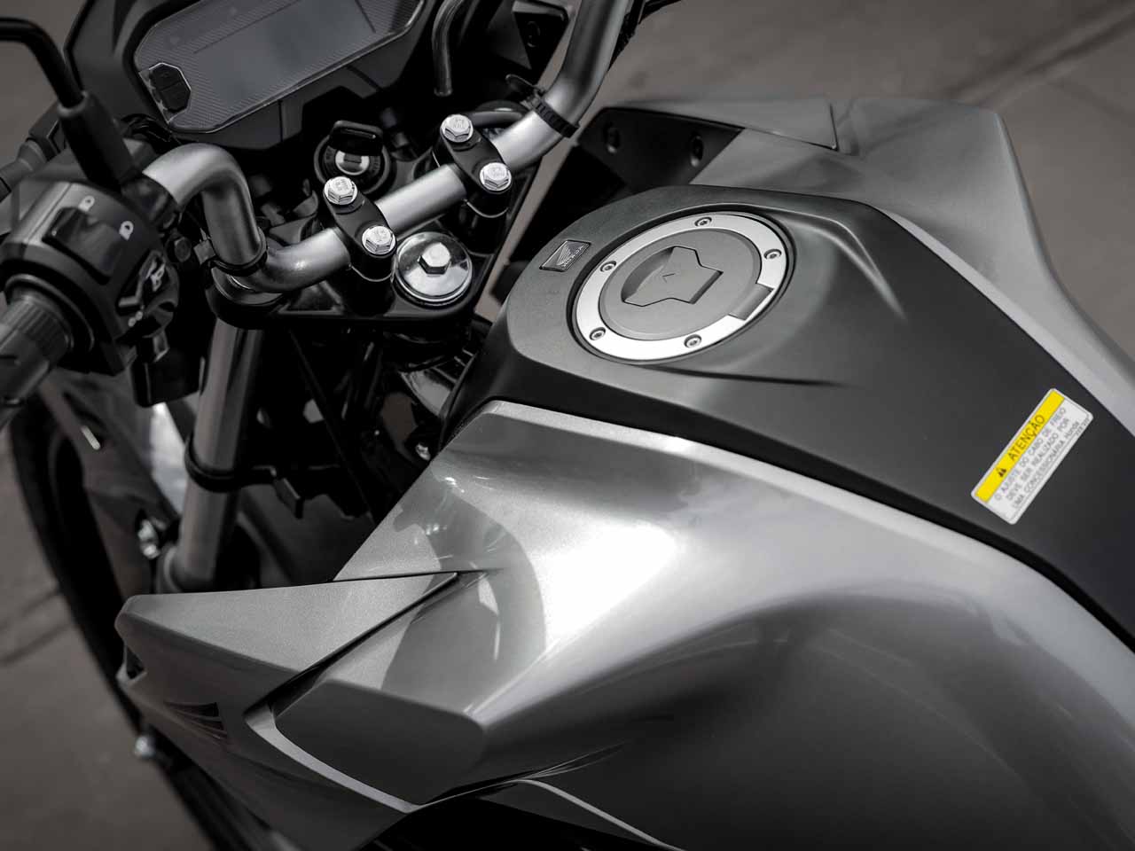 Galeria de fotos: Honda lança CG 160 Fan 2026 com a nova cor prata ...
