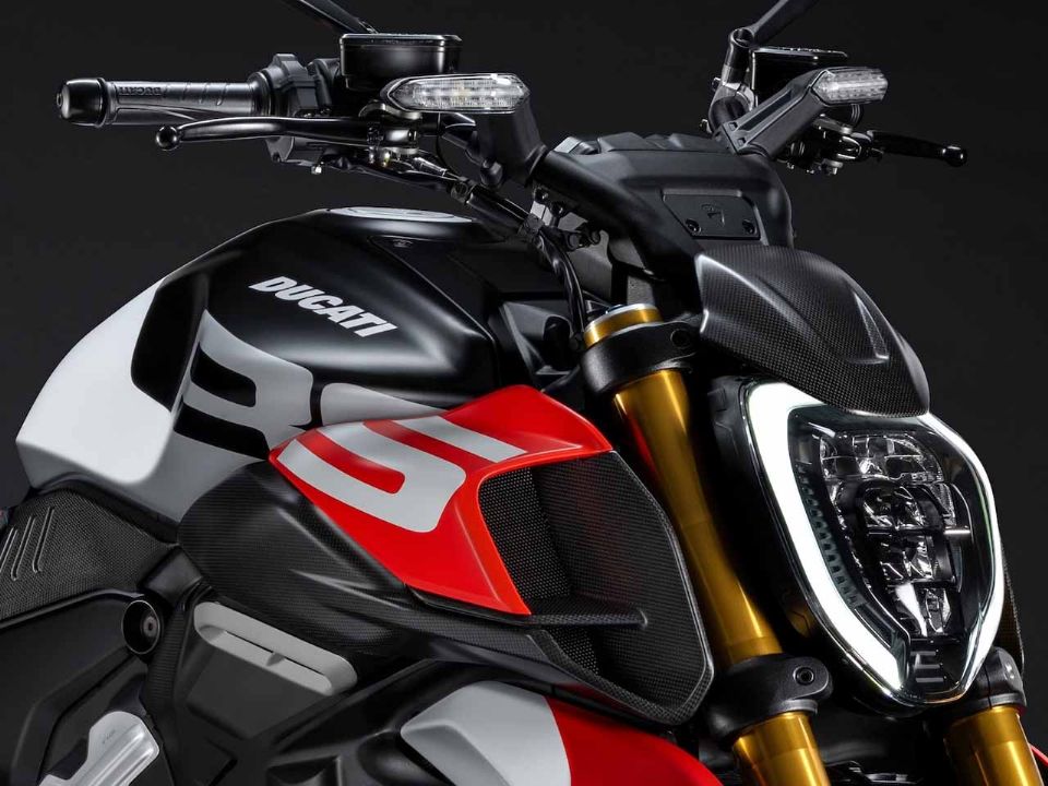 Uma nova Ducati V4 que faz 0 a 100 km/h em menos de 3 segundos! - MOTOO