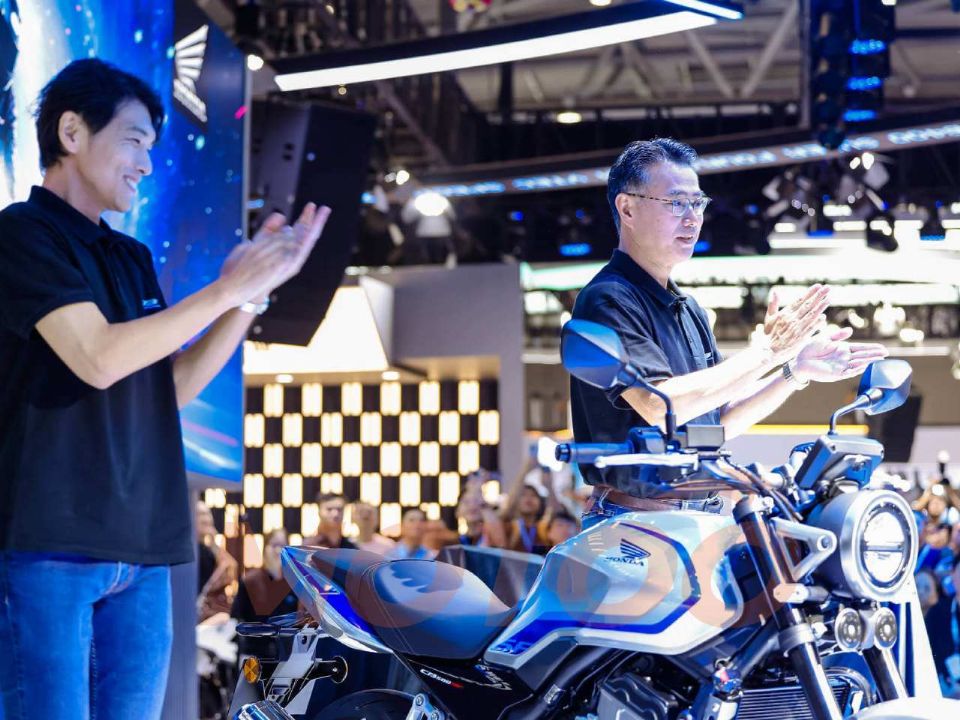 Honda CB500 Super Four 2026: novo ícone de 4 cilindros revelado! - MOTOO