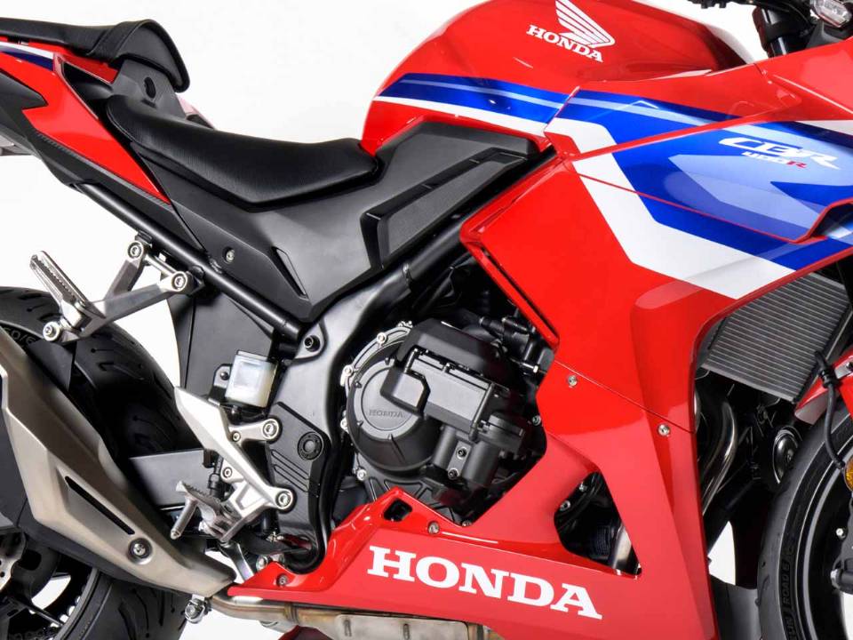 Honda apresenta sua nova carenada: CBR 400R E-Clutch; veja detalhes - MOTOO